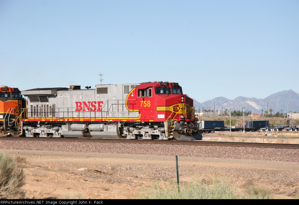 BNSF 758